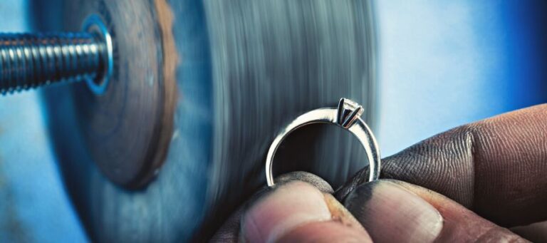 How To Remove Scratches From an Engagement Ring (3 Ways) – Gems Of Royalty